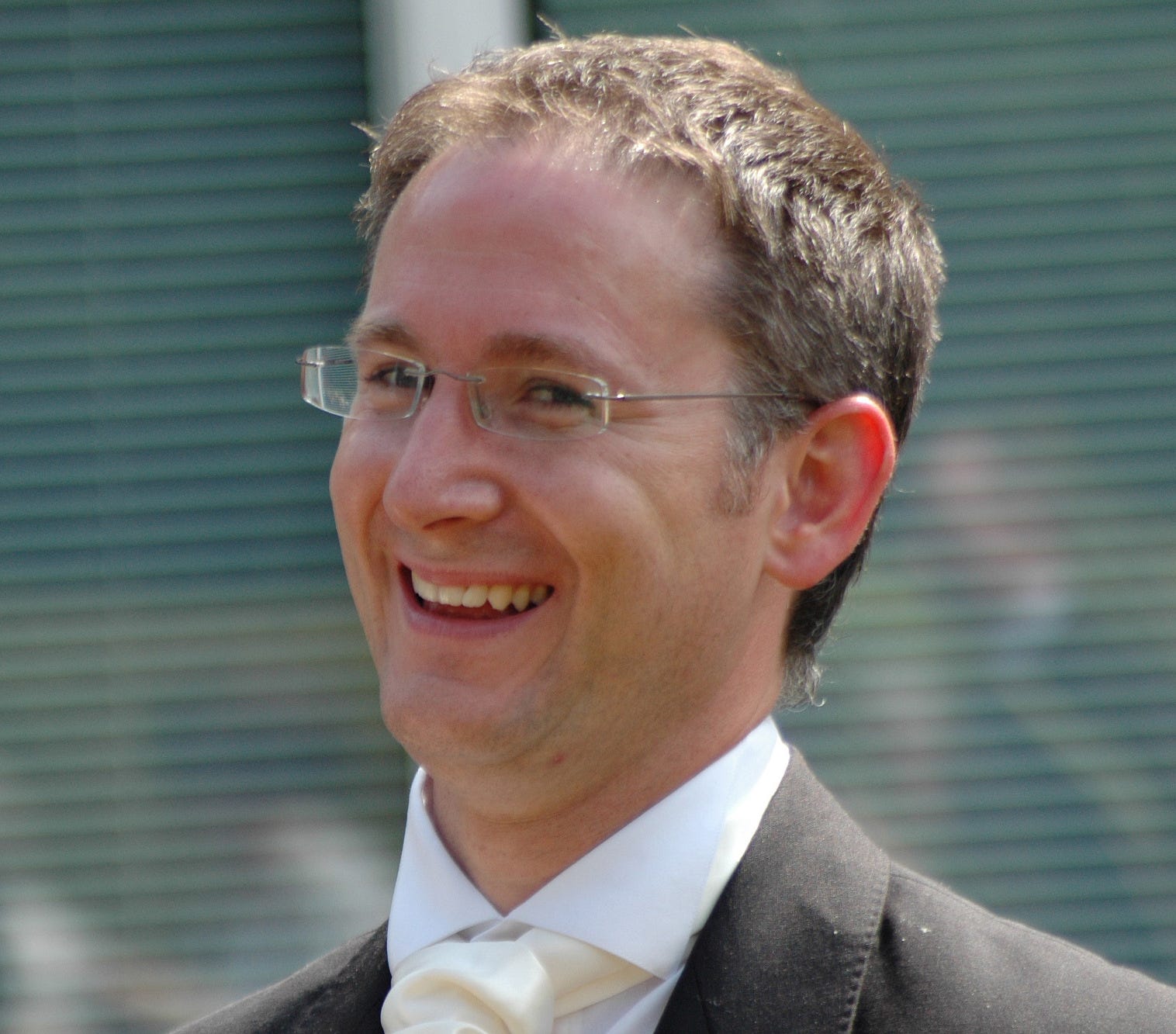 Jamie Dow – Medium