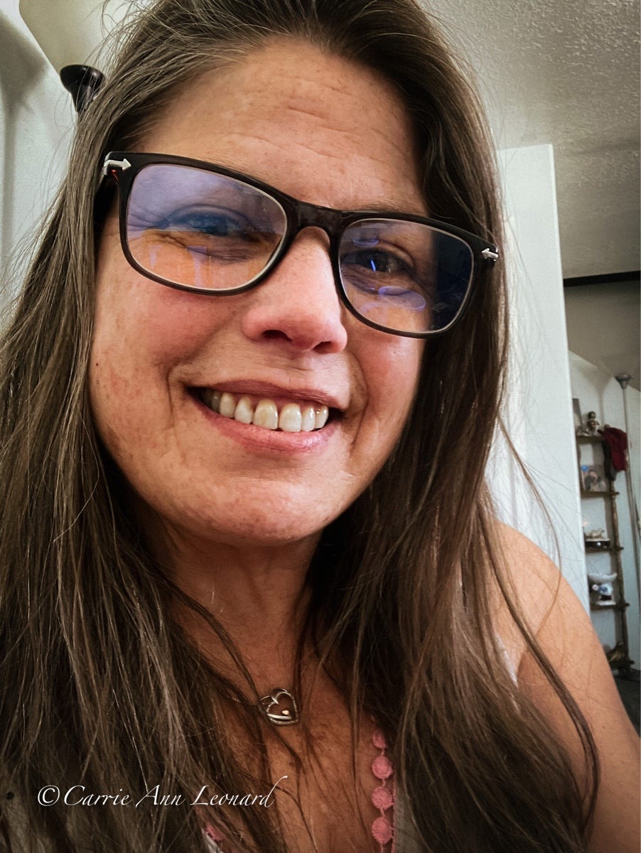 Carrie Leonard – Medium