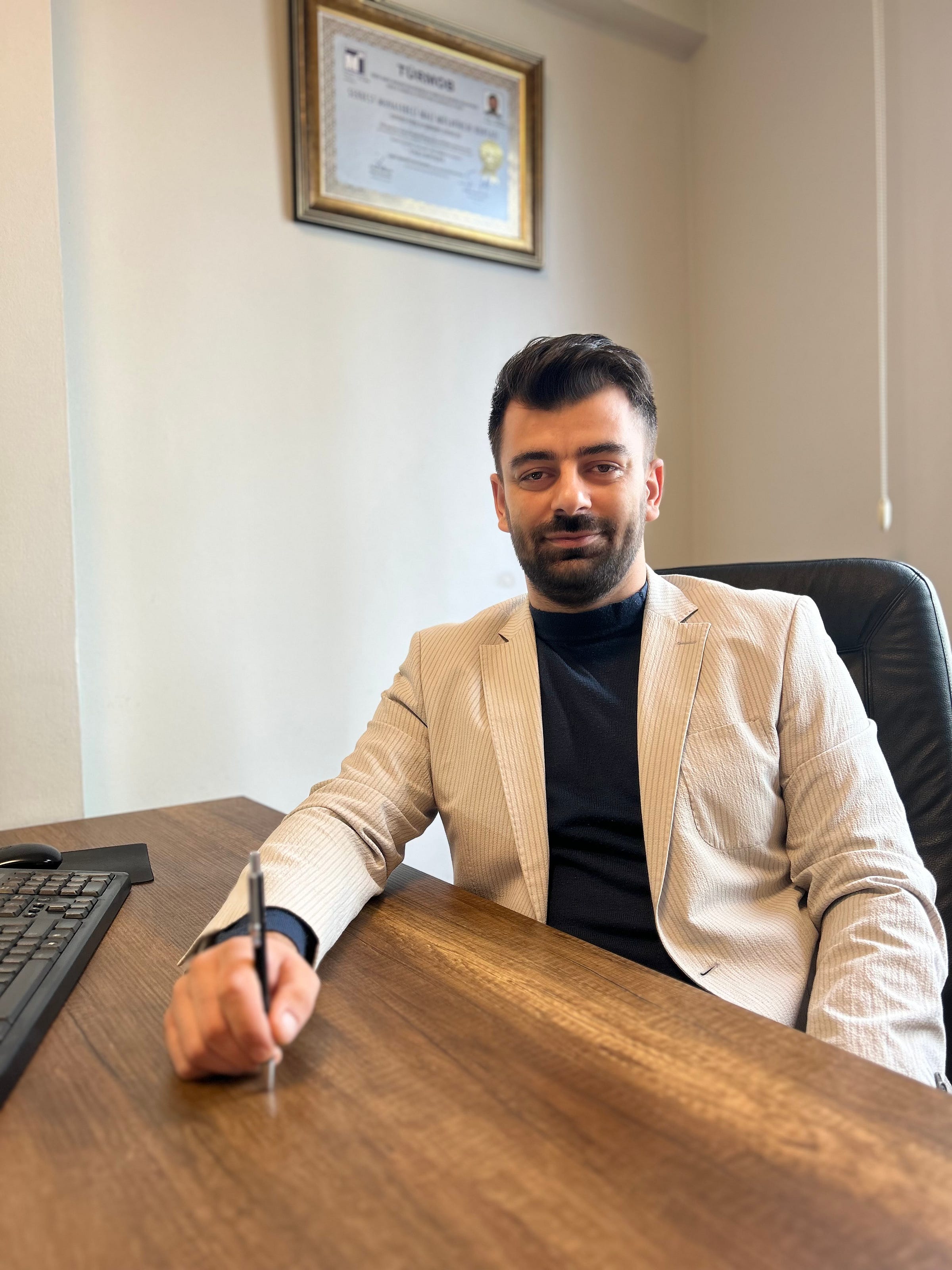 Enes Bayrak – Medium