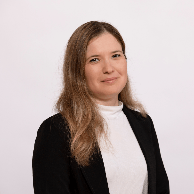 Nikki Parsons – Medium