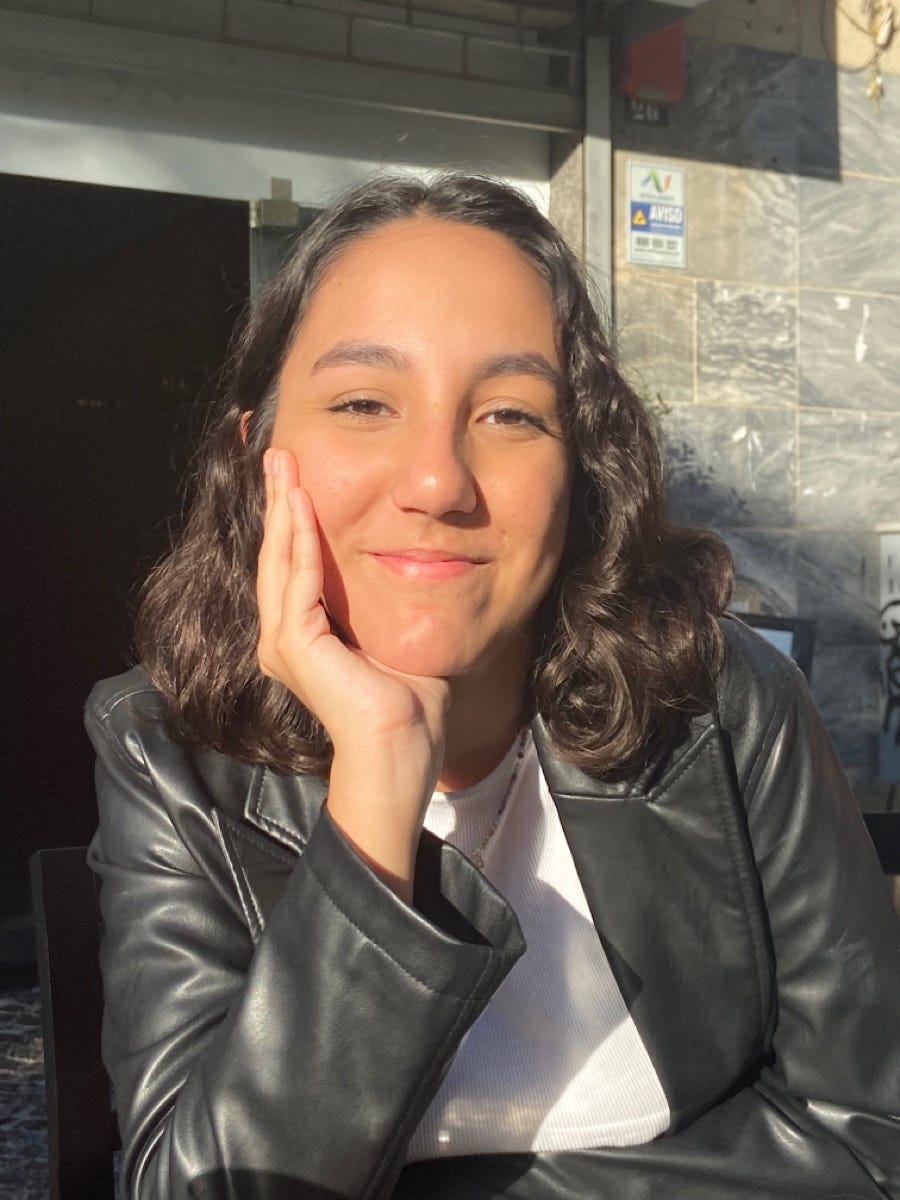 Isabella Coronel – Medium