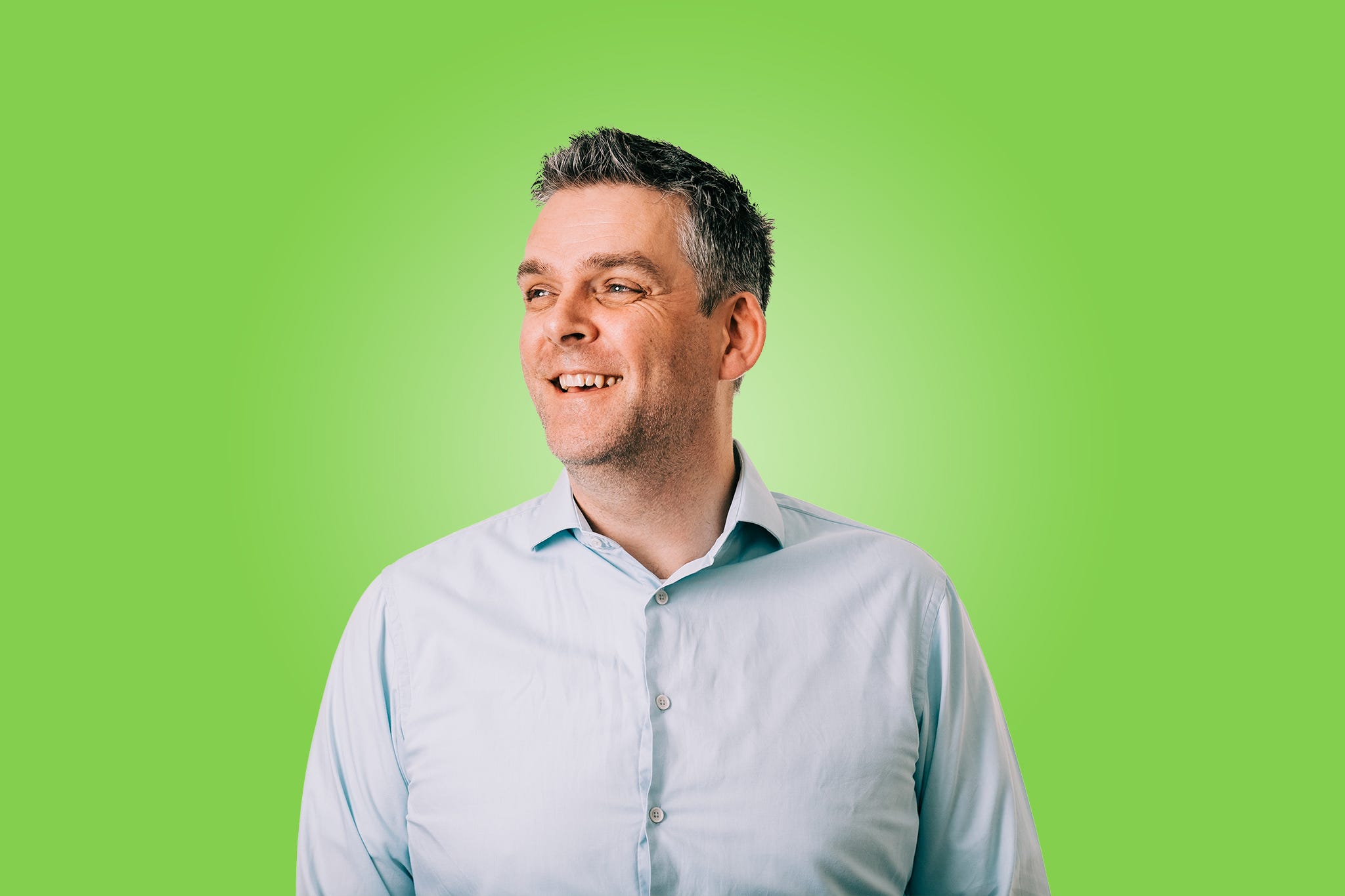 Alex Holliman – Medium