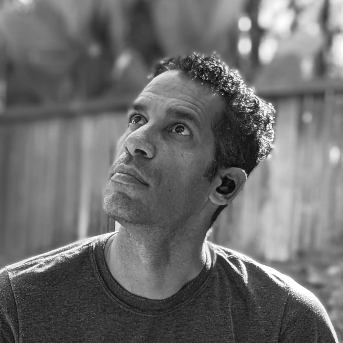 Oz Shaar-Moshe – Medium