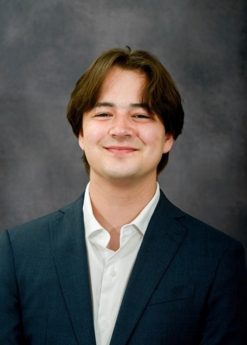 Elliott Russo – Medium