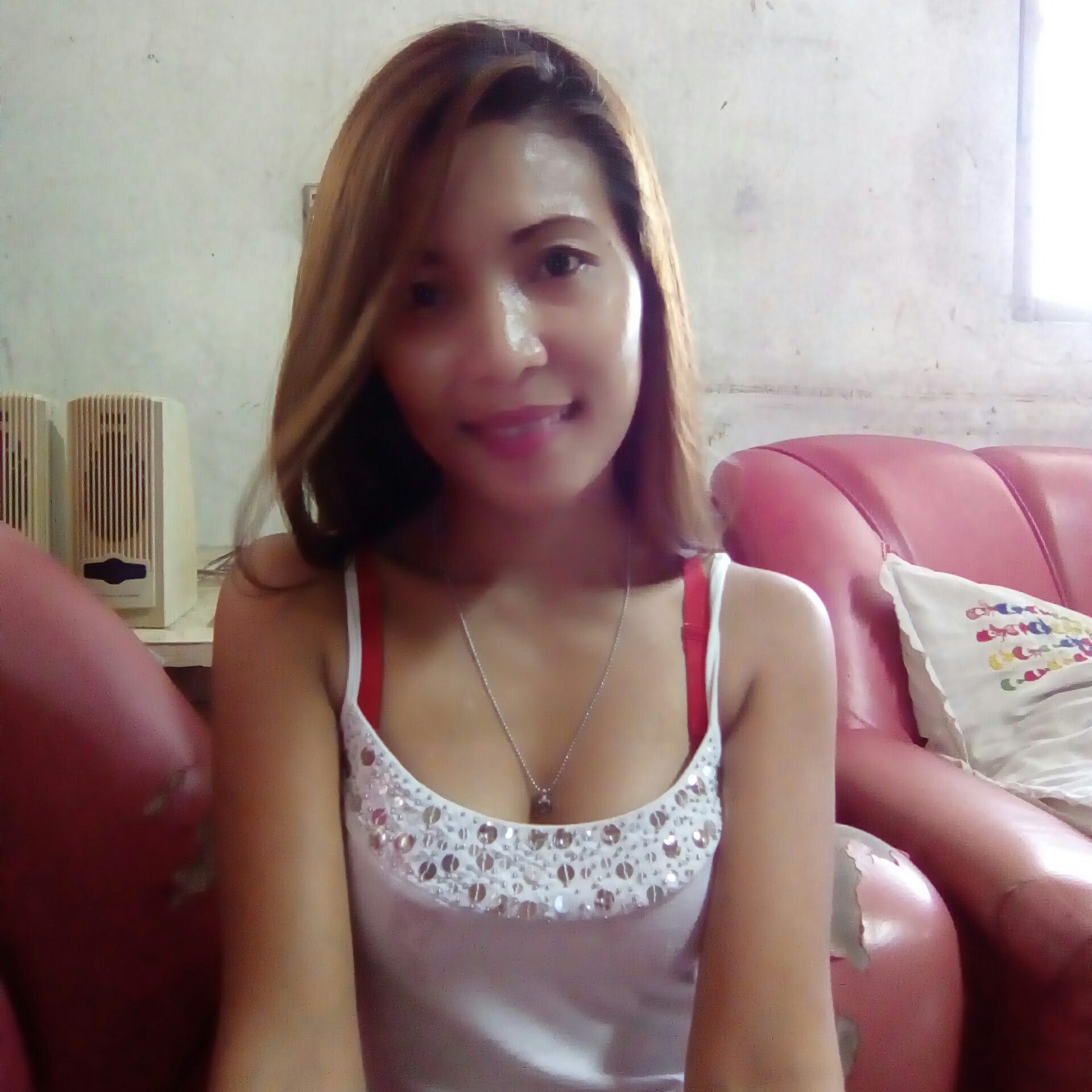 Maricris Arevalo Dolleton – Medium