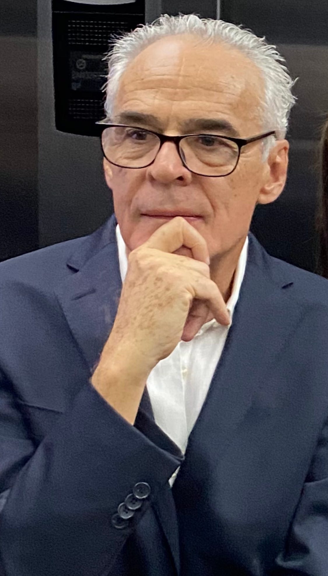 Carlos Angel – Medium