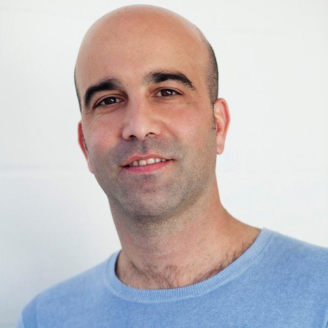 Cyrus Tchahardehi – Medium