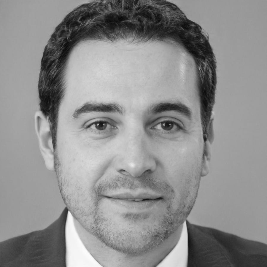 Marek Nowak – Medium