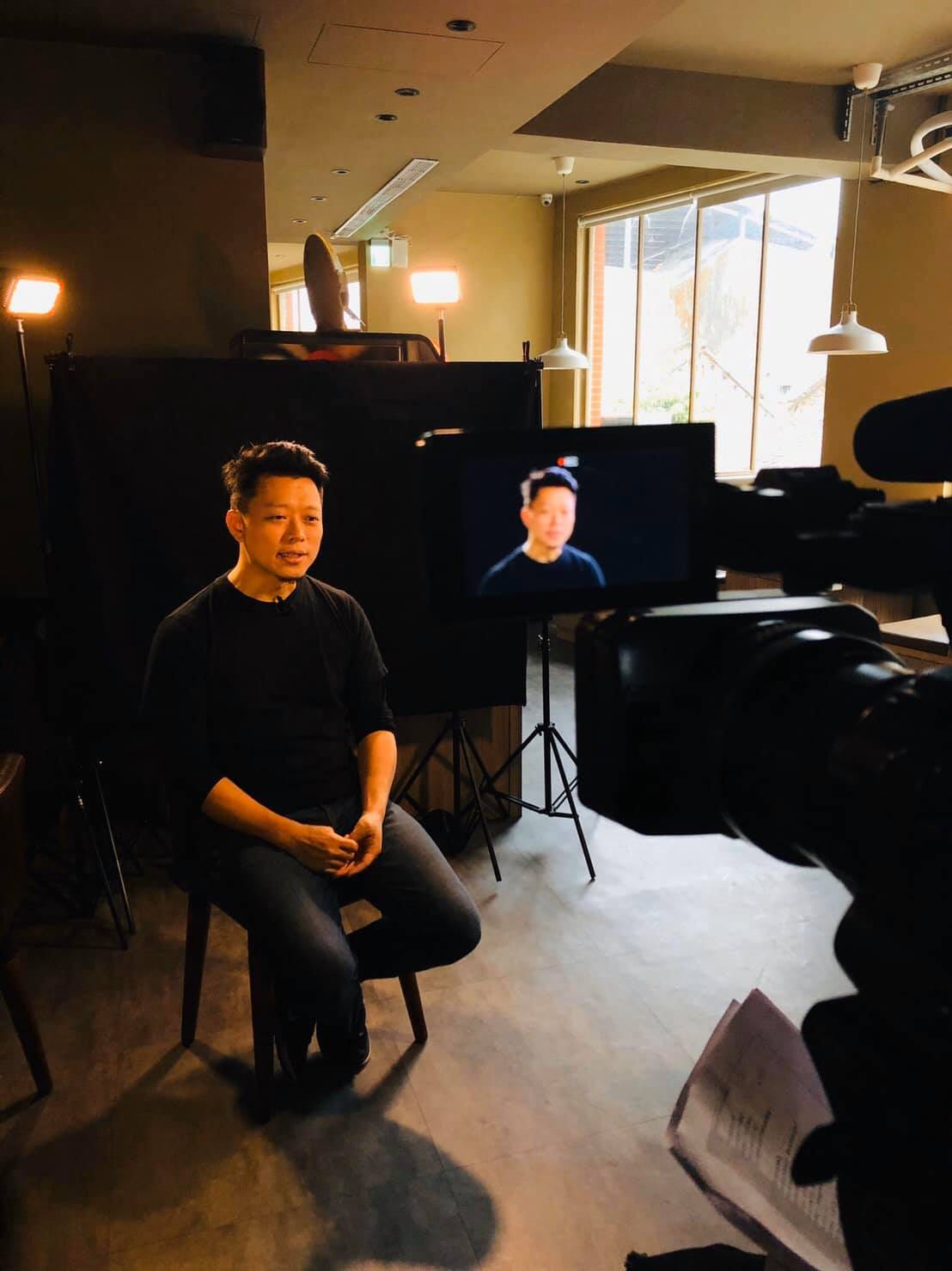 OSCAR CHANG – Medium