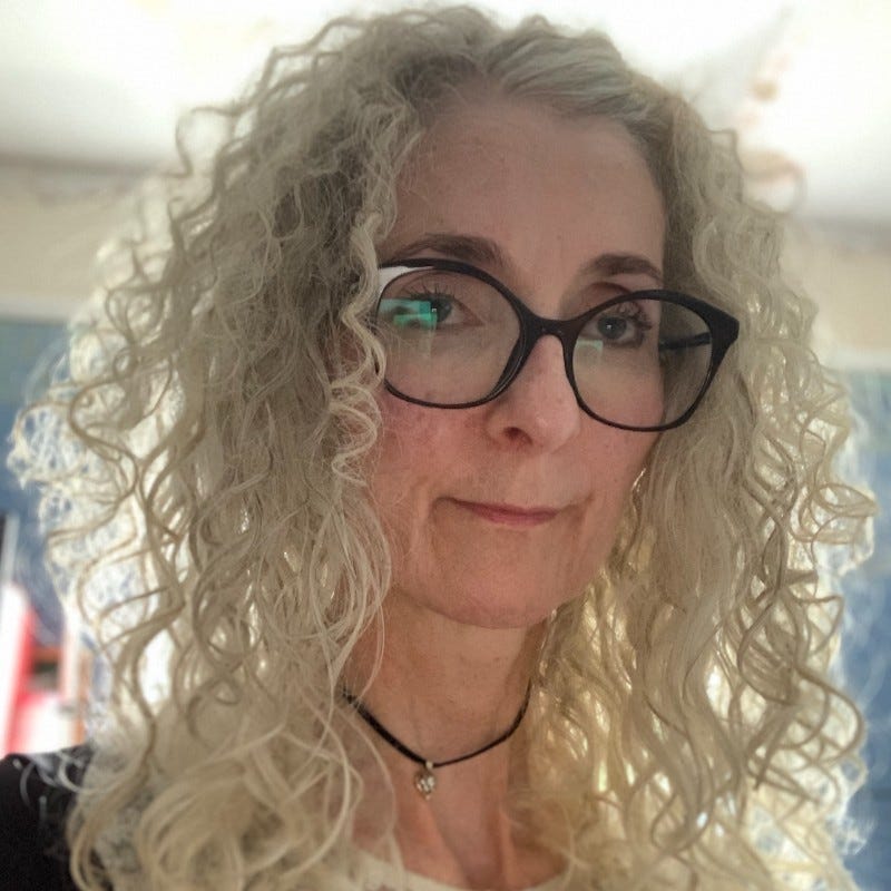 Maria Dillon – Medium