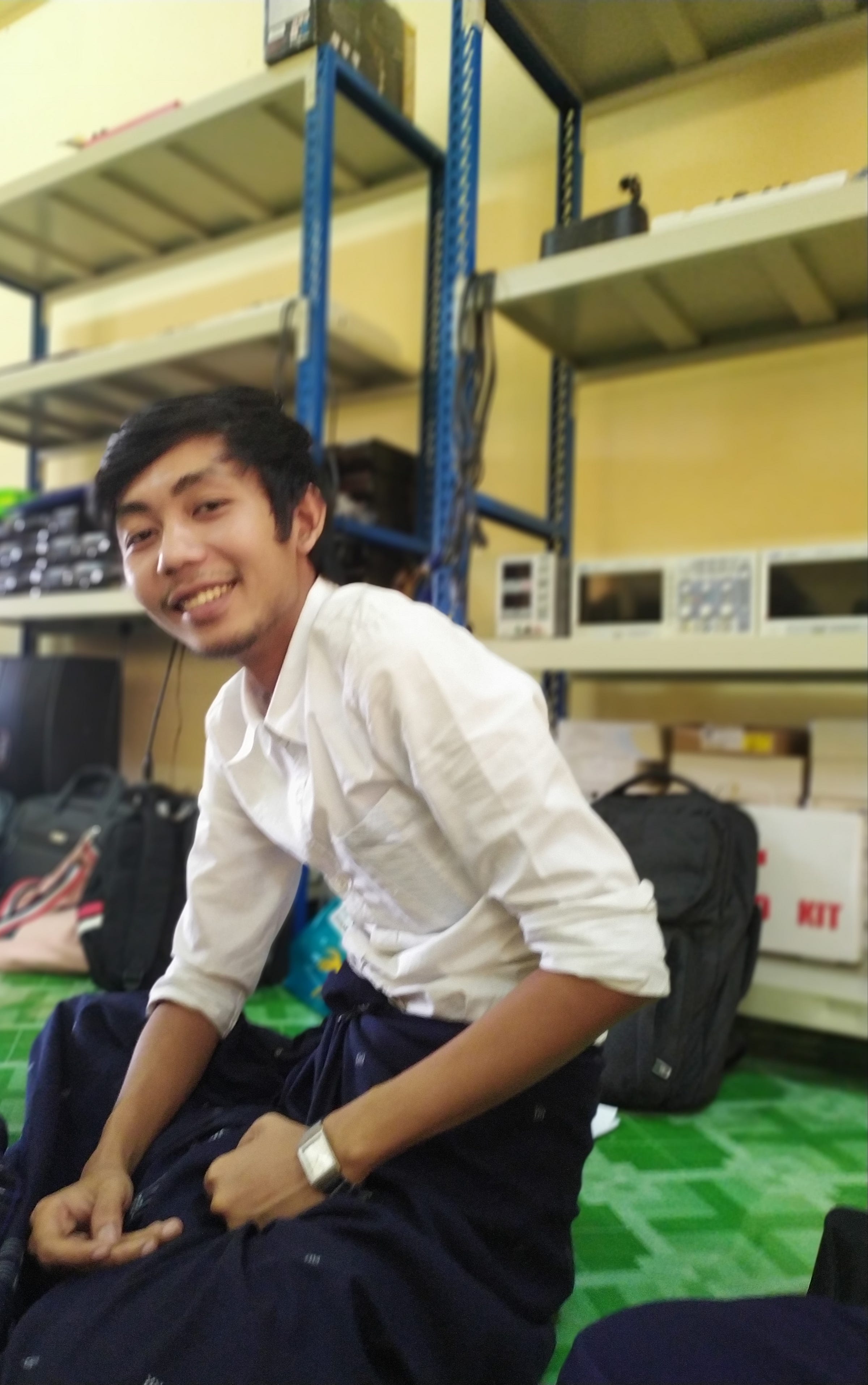 La Pyae Oo – Medium