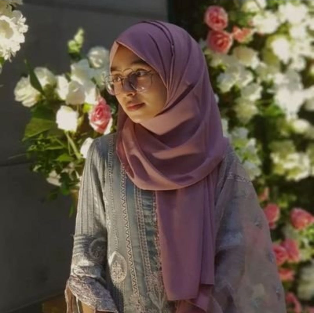 Haya Khan – Medium