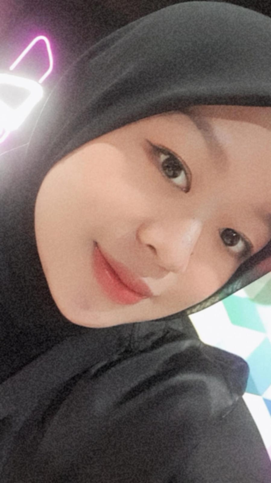 Putri Tia Malika – Medium