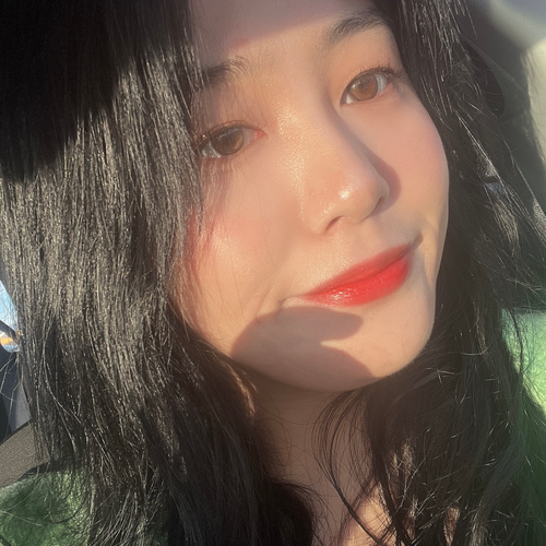 About Nara Lee Medium