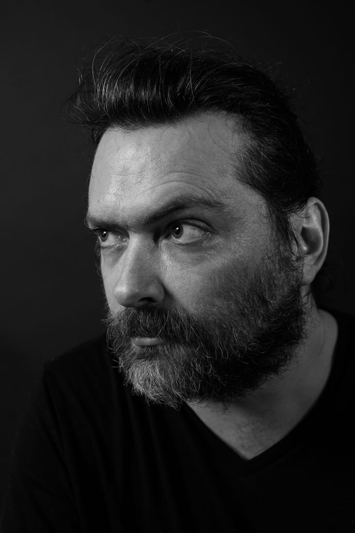Daniel Kalder – Medium