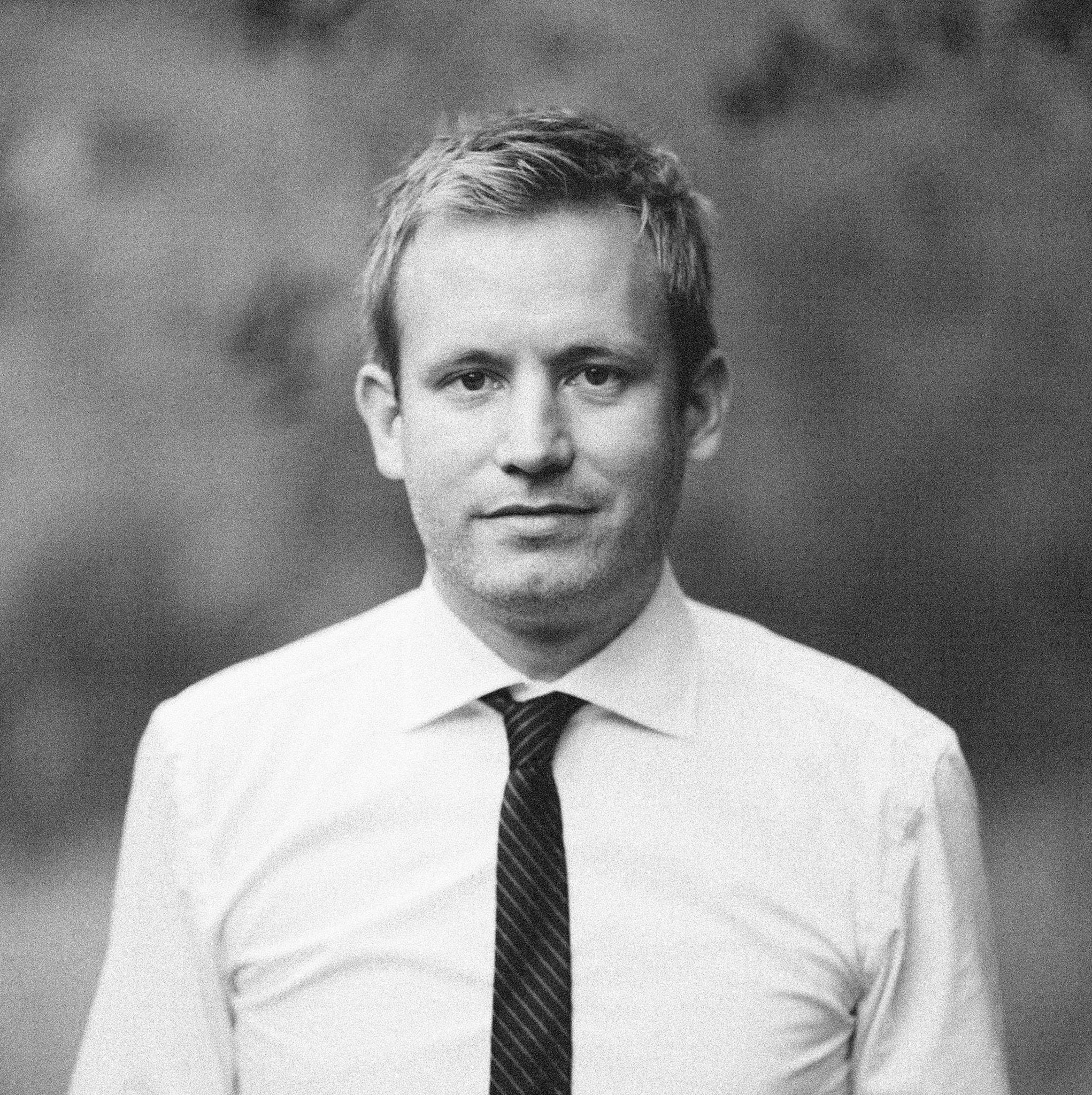 Simon Coombes – Medium