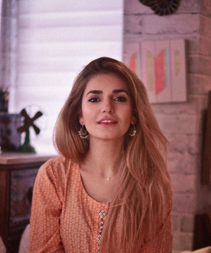 Momina Hashim – Medium
