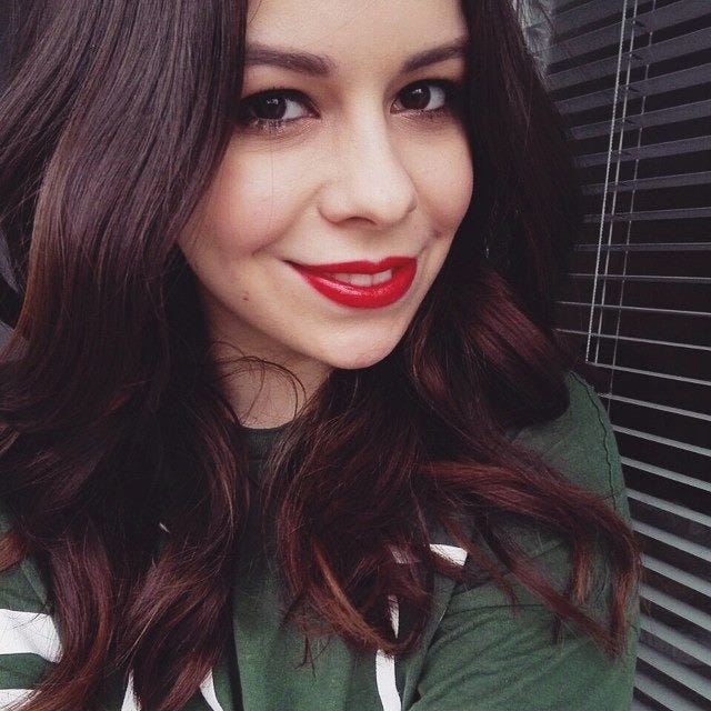 Simona Manole – Medium