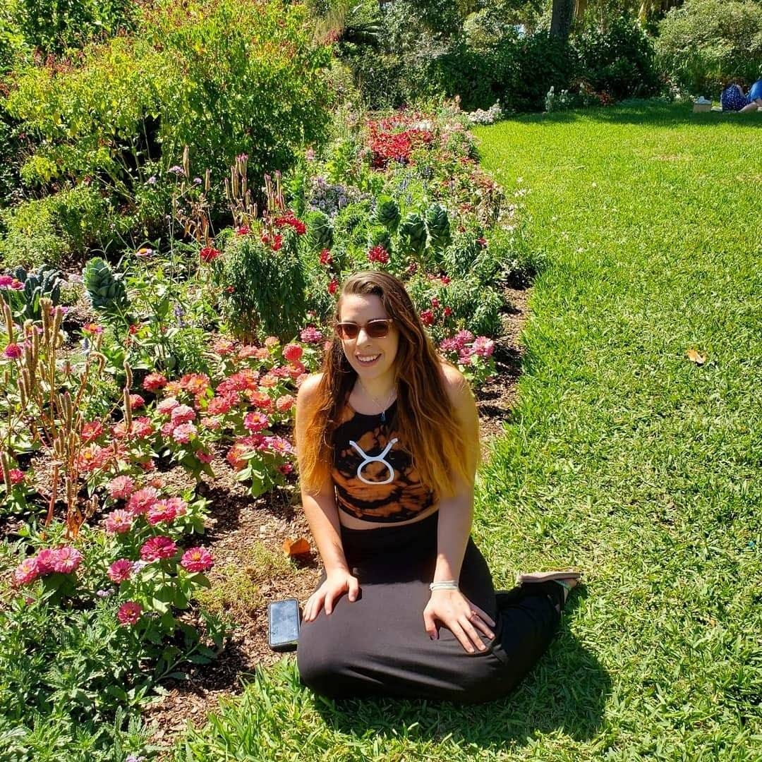 Anna Hogan – Medium