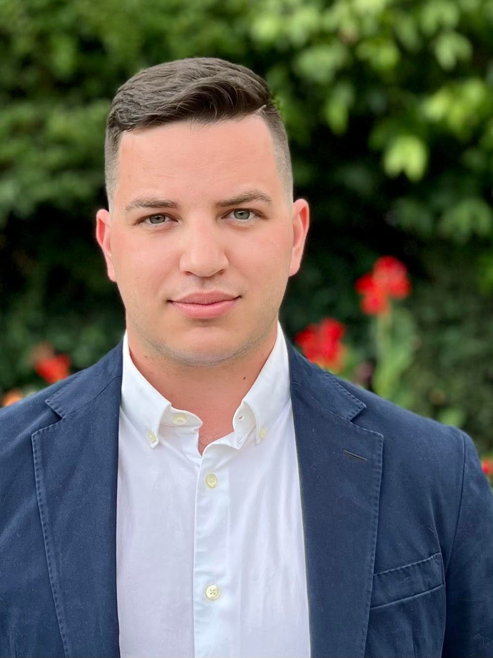 About – Daniel Henderson – Medium