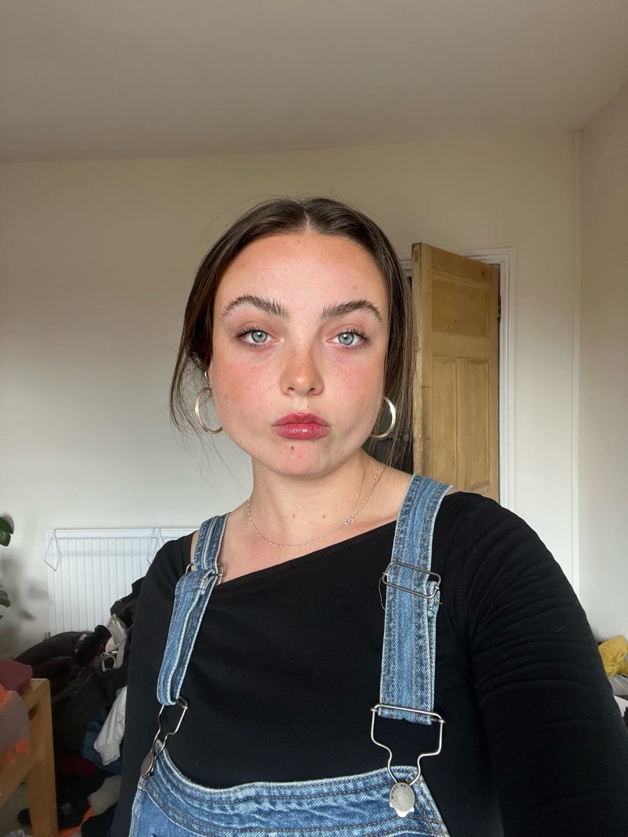 Lili Spratt – Medium