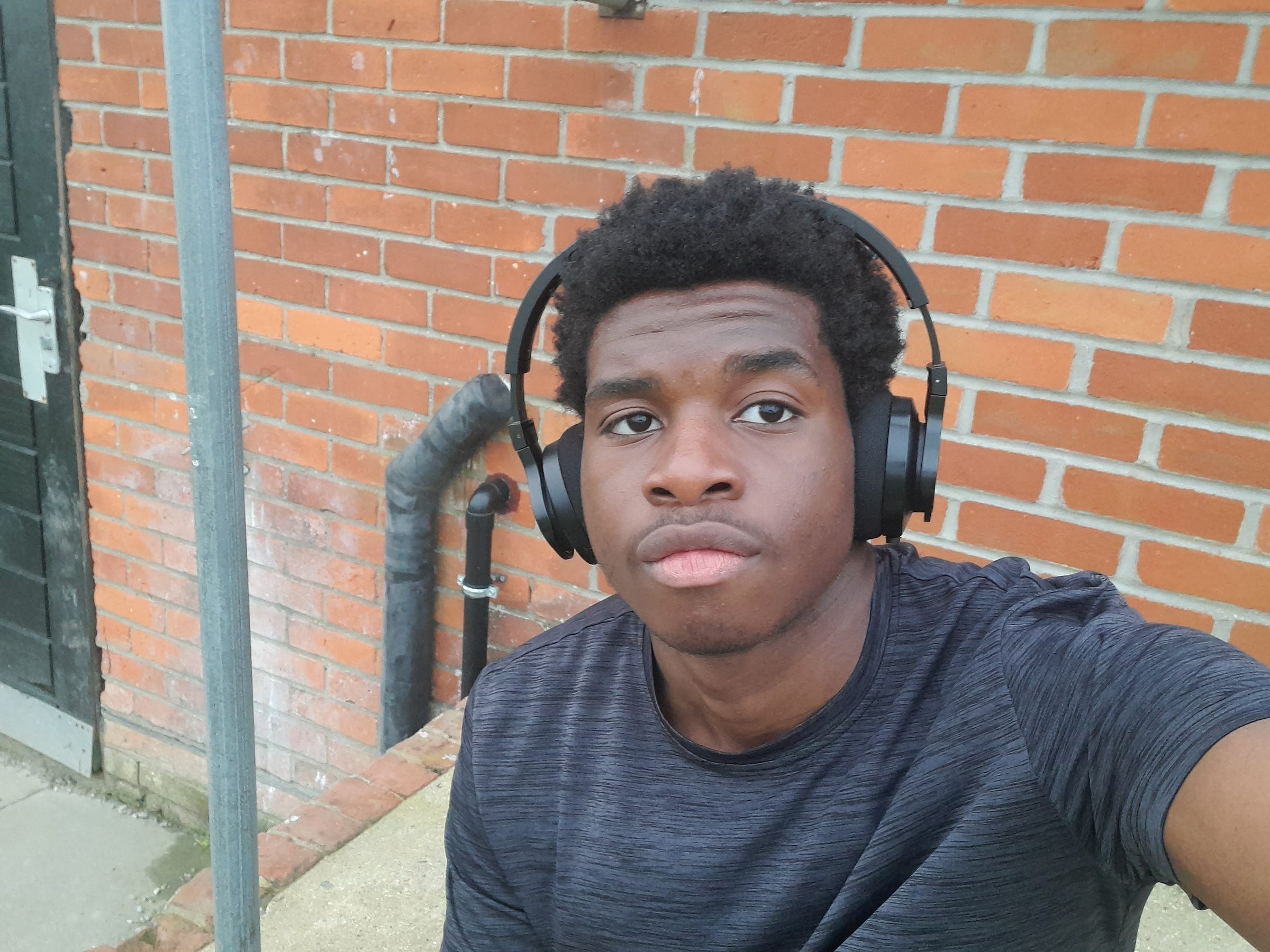 Shola Osiyemi – Medium