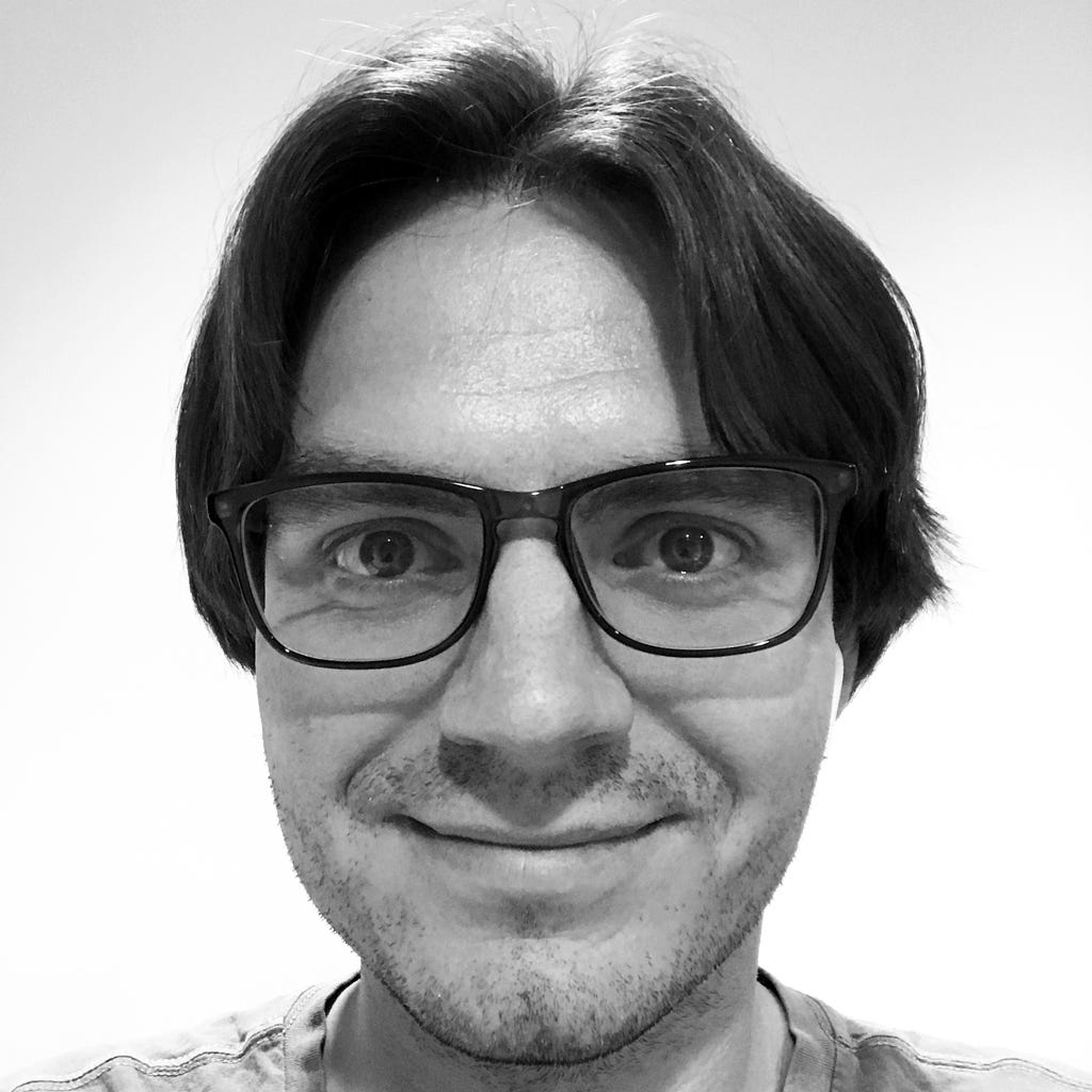 Karolis Dzeja – Medium