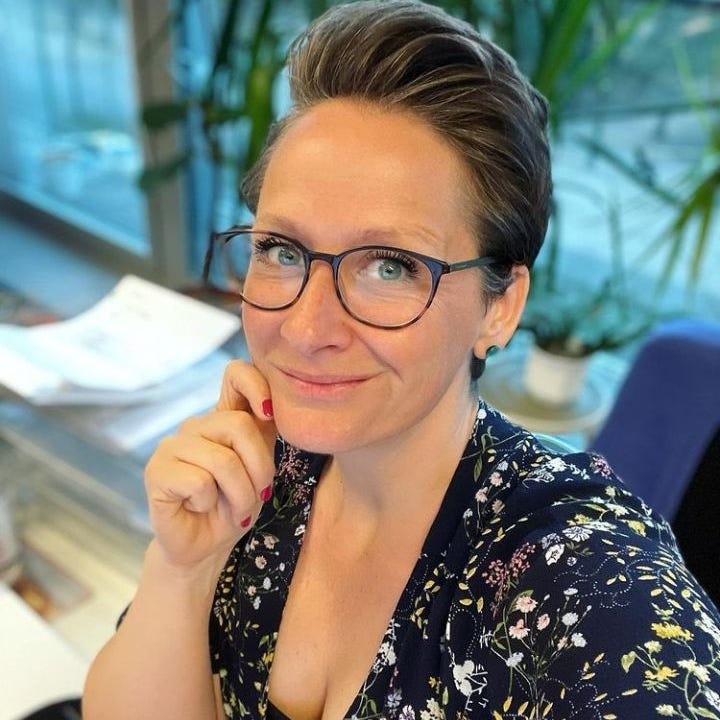 Elizabeth Charlton – Medium