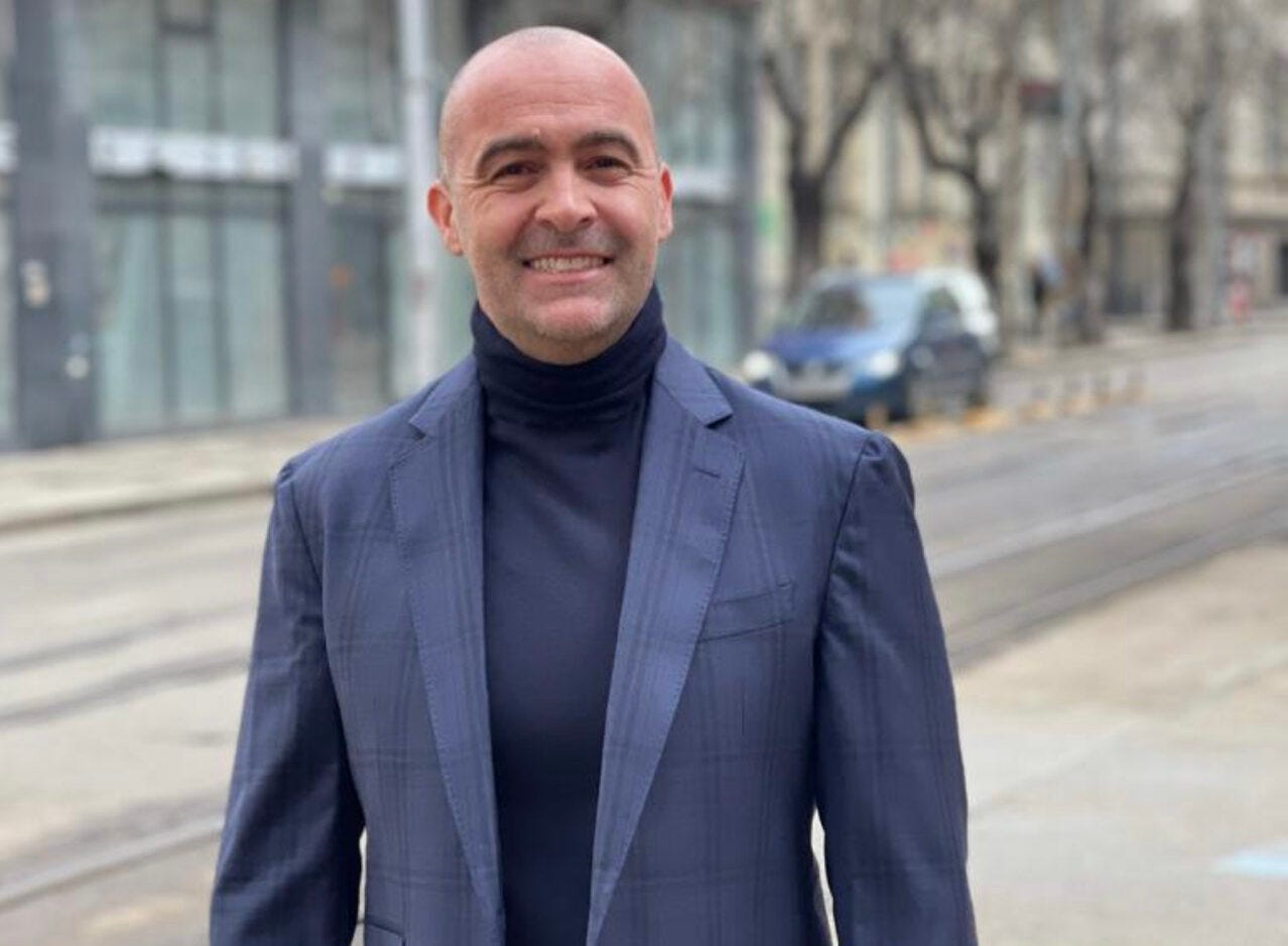 Simone Mazzuca – Medium