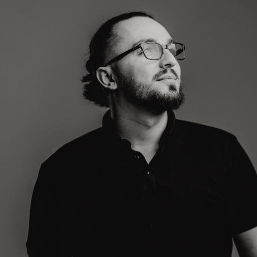 Emrah Rizvic – Medium