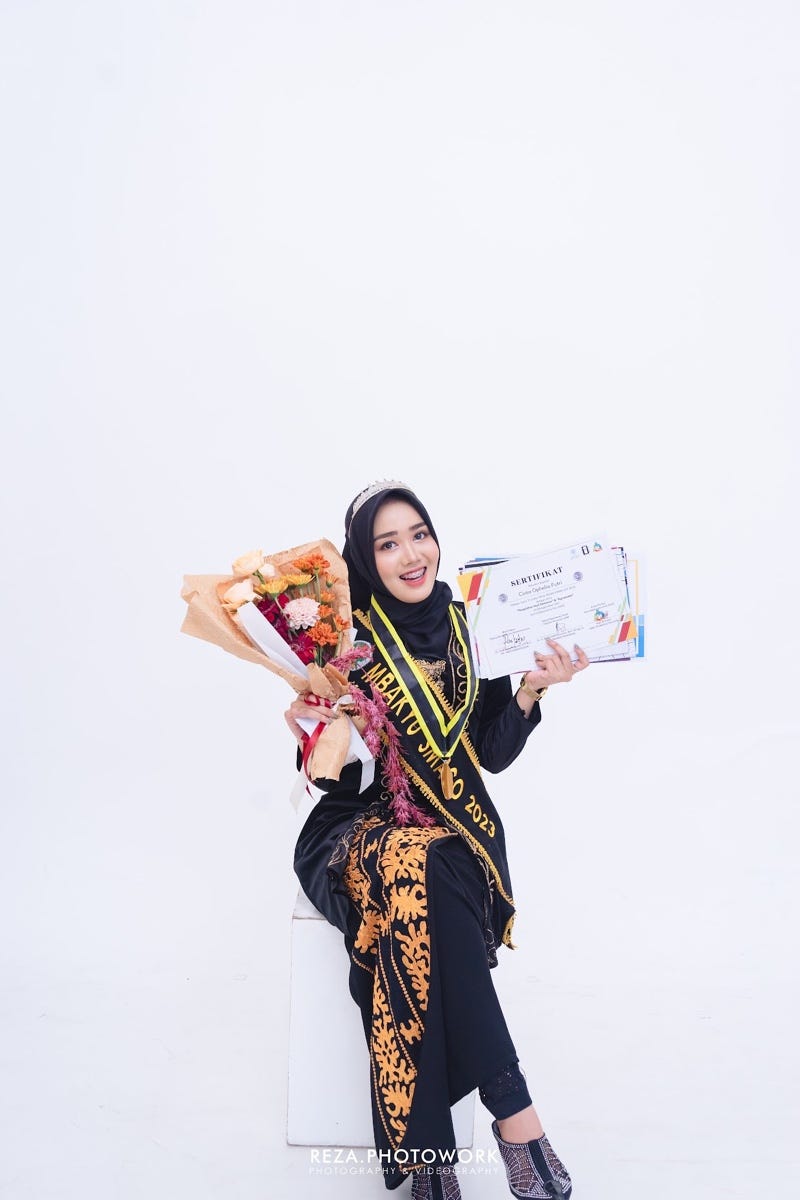 Cinta Ophelia Putri – Medium