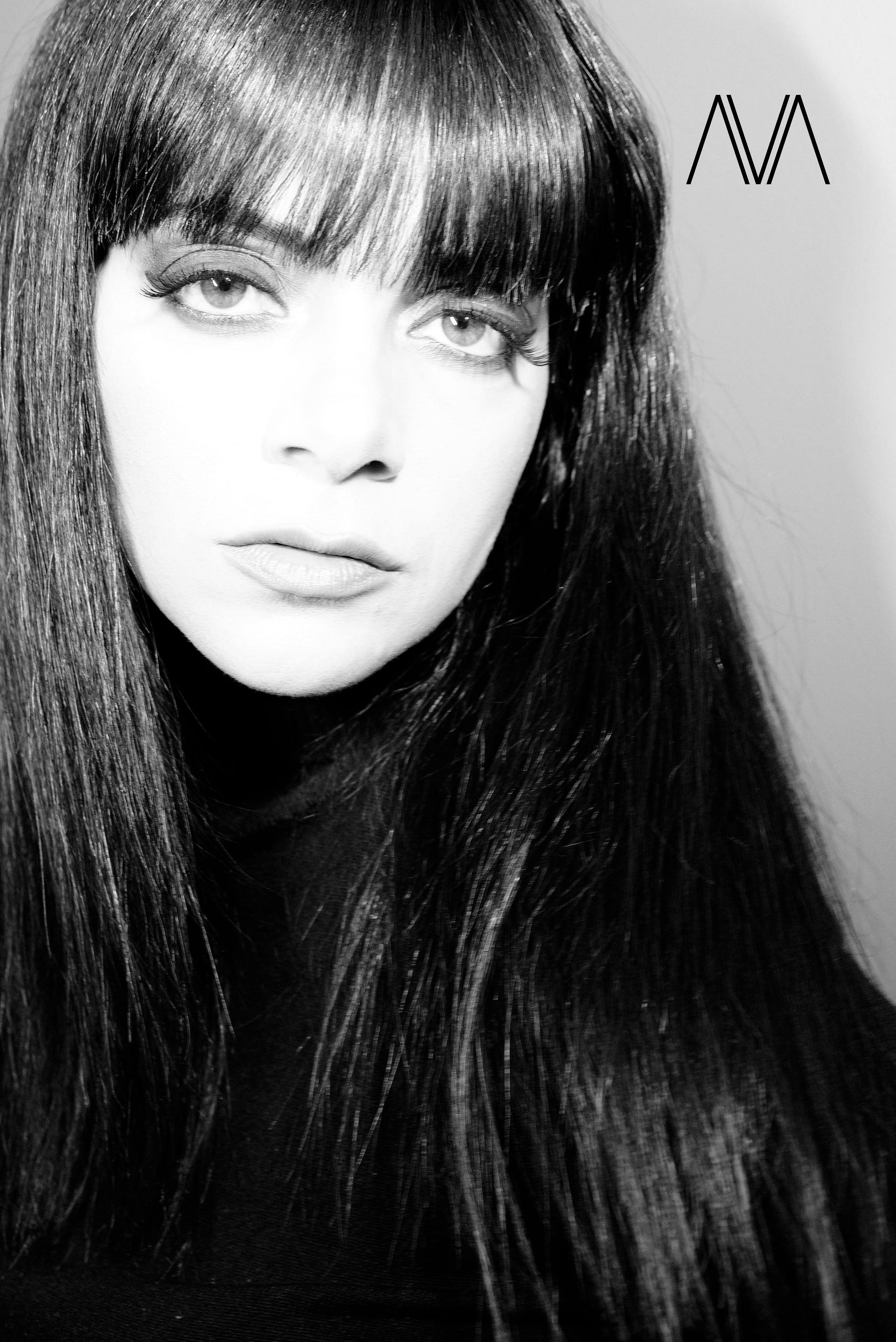 About – Ava Neue – Medium