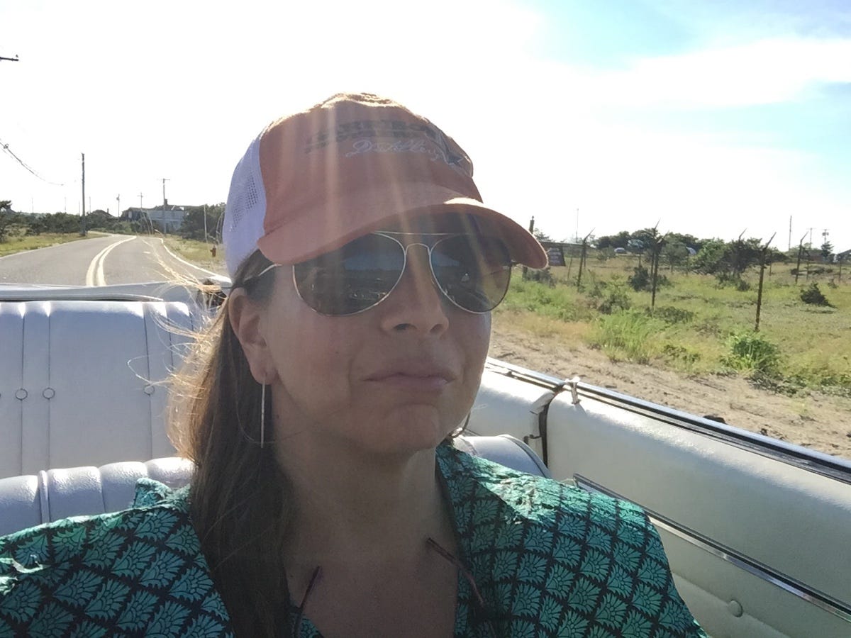 Caroline Sarraf – Medium