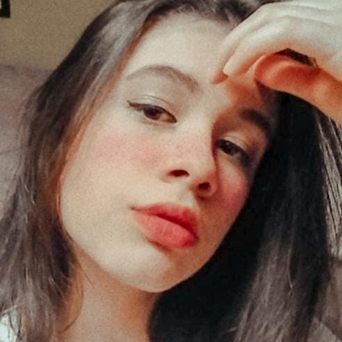 Livia Mota – Medium