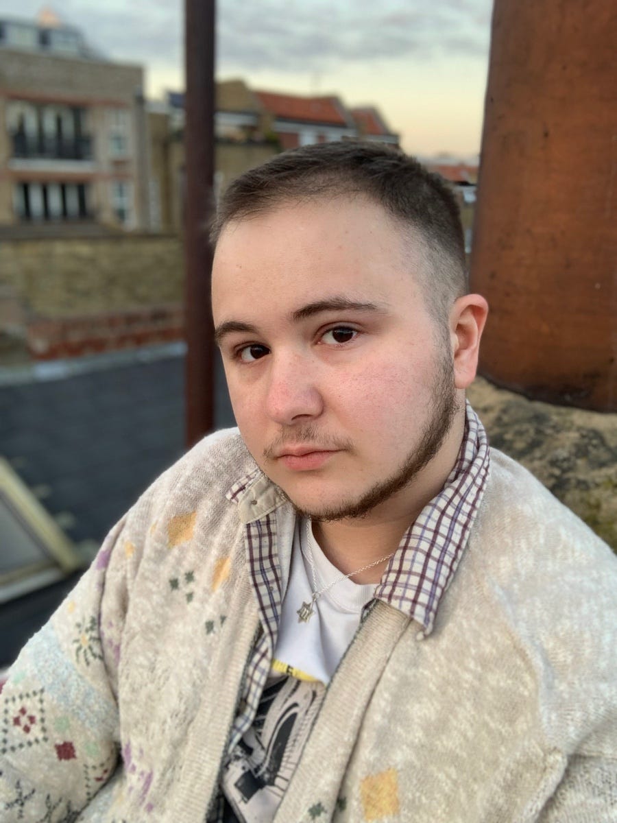 Felix Moore – Medium