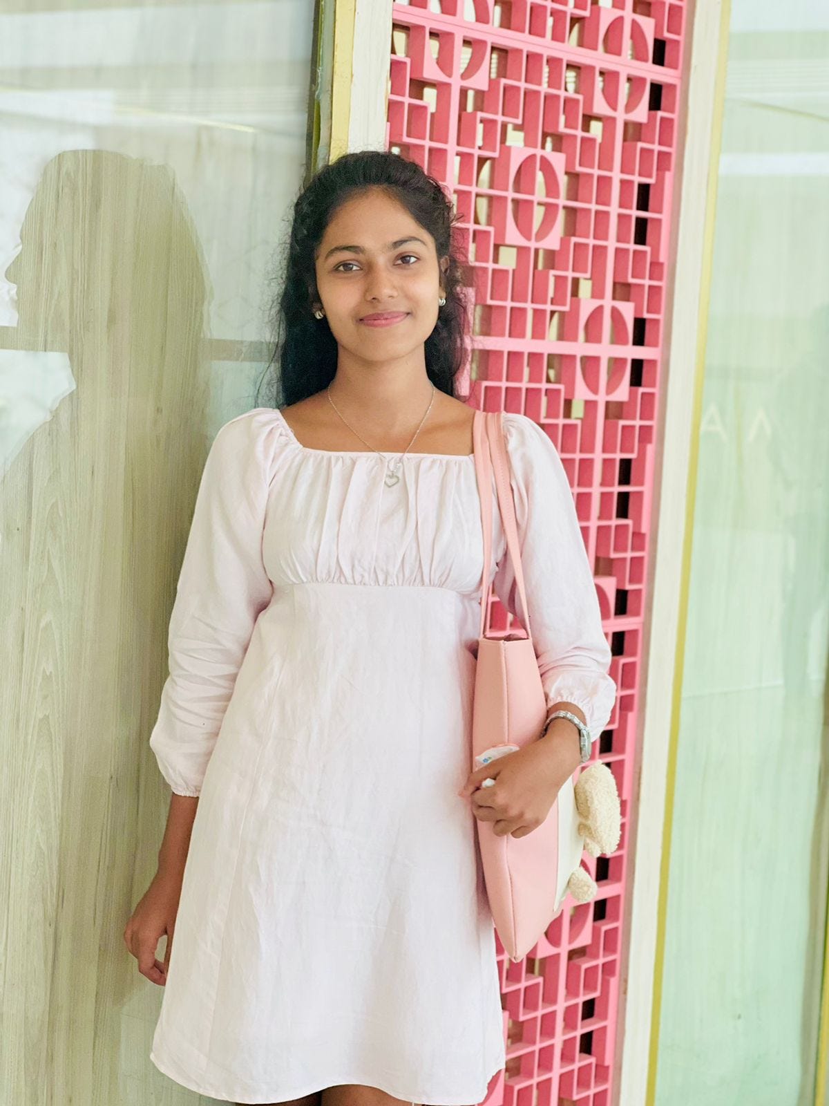 Naveesha Kavindi – Medium