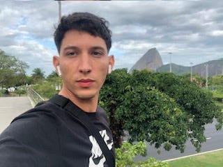 Lucas Ângelo – Medium