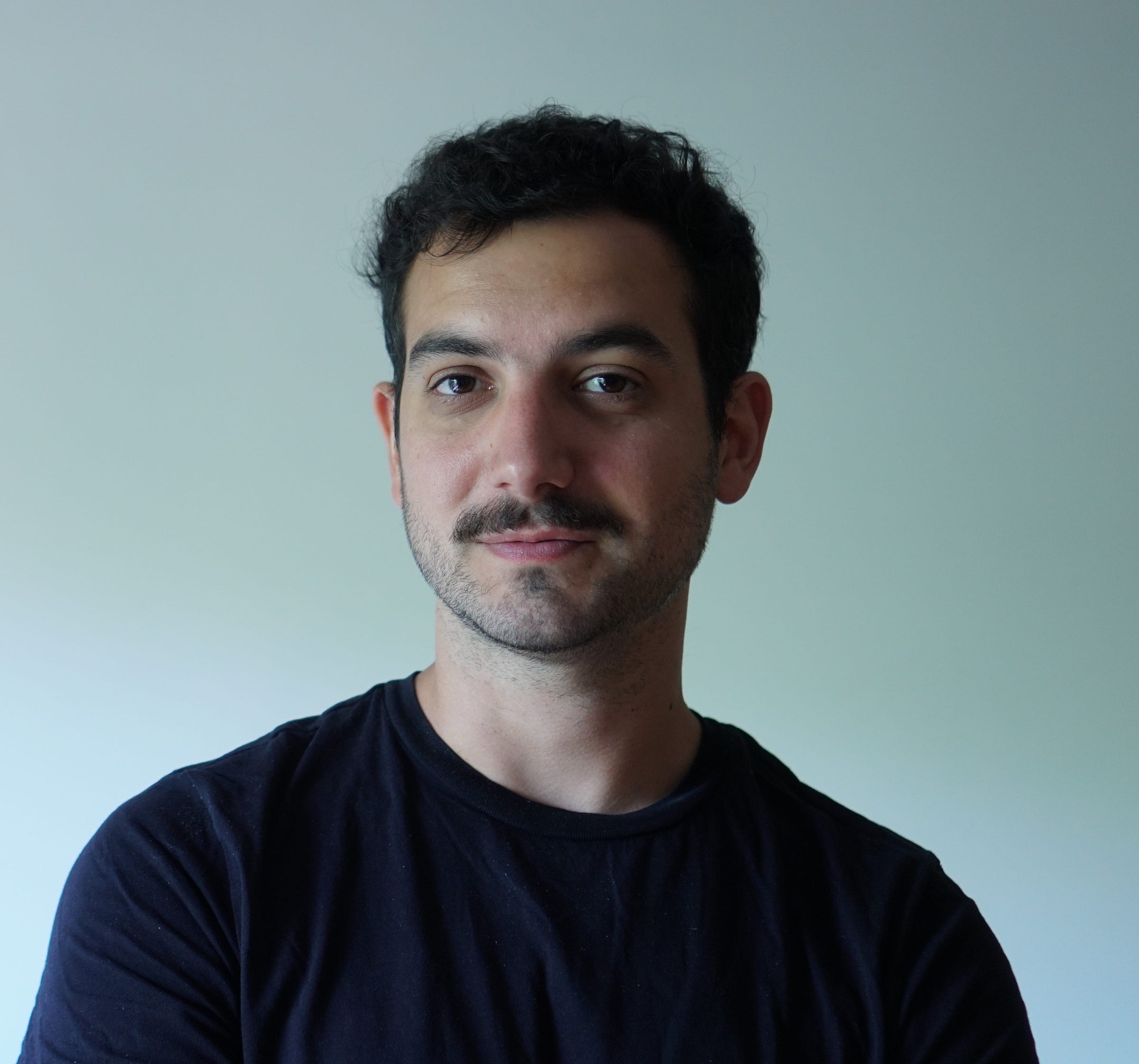 Manu Castro – Medium