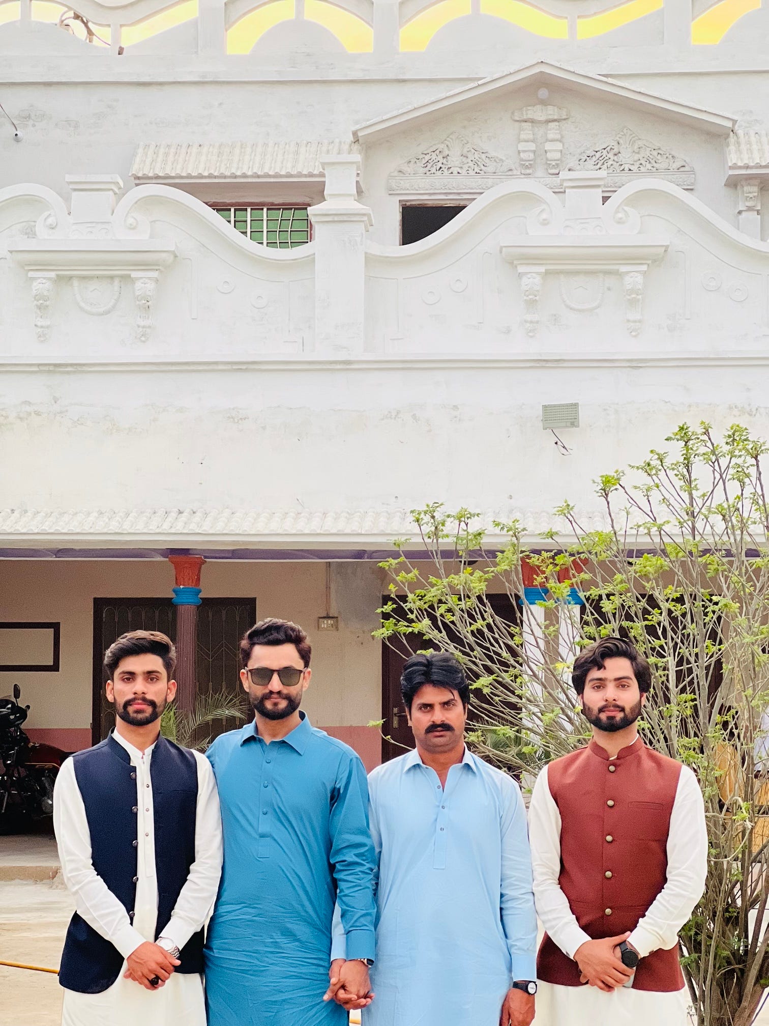 Aamir Mukhtar – Medium