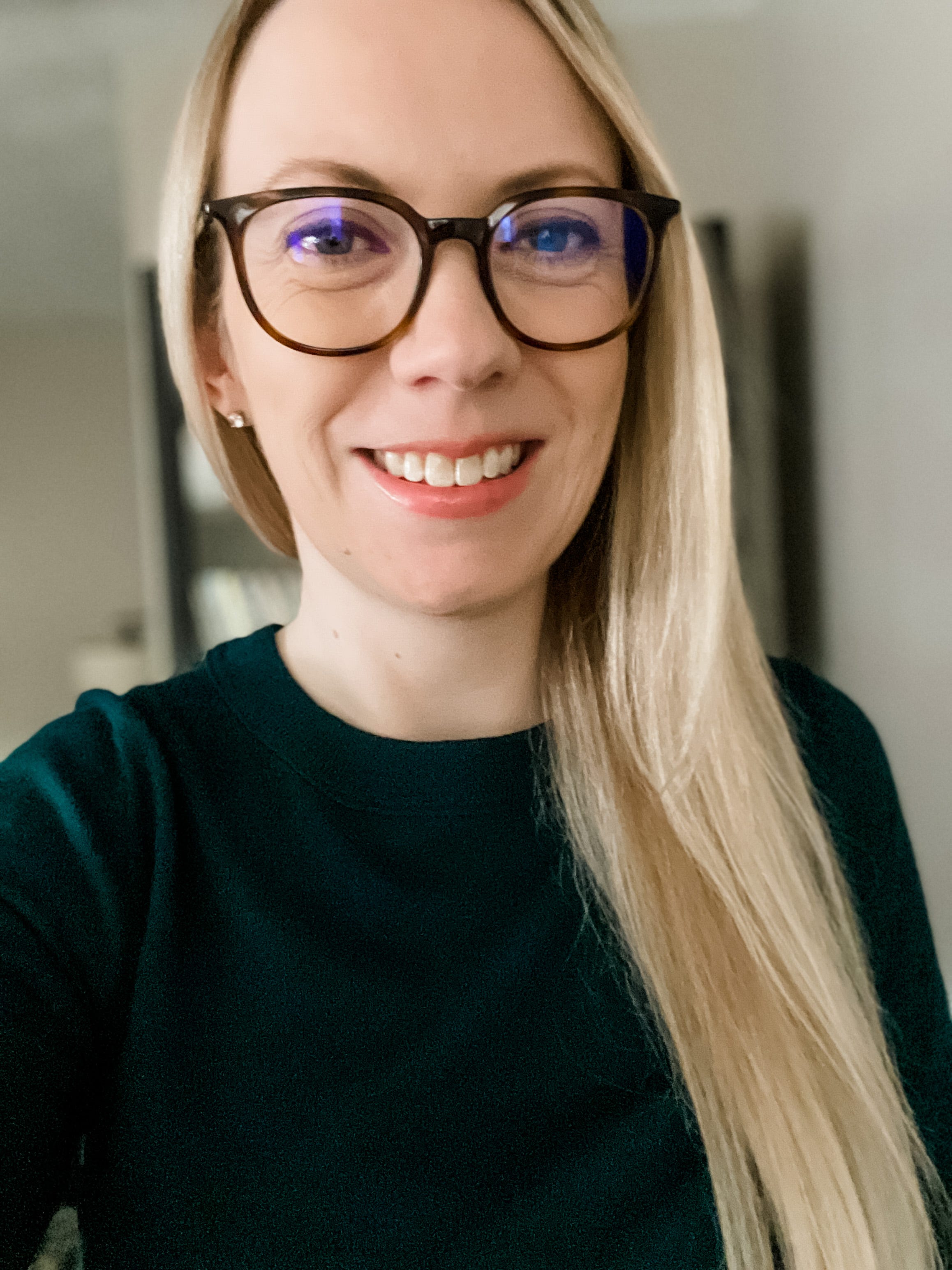 Laura Scott – Medium