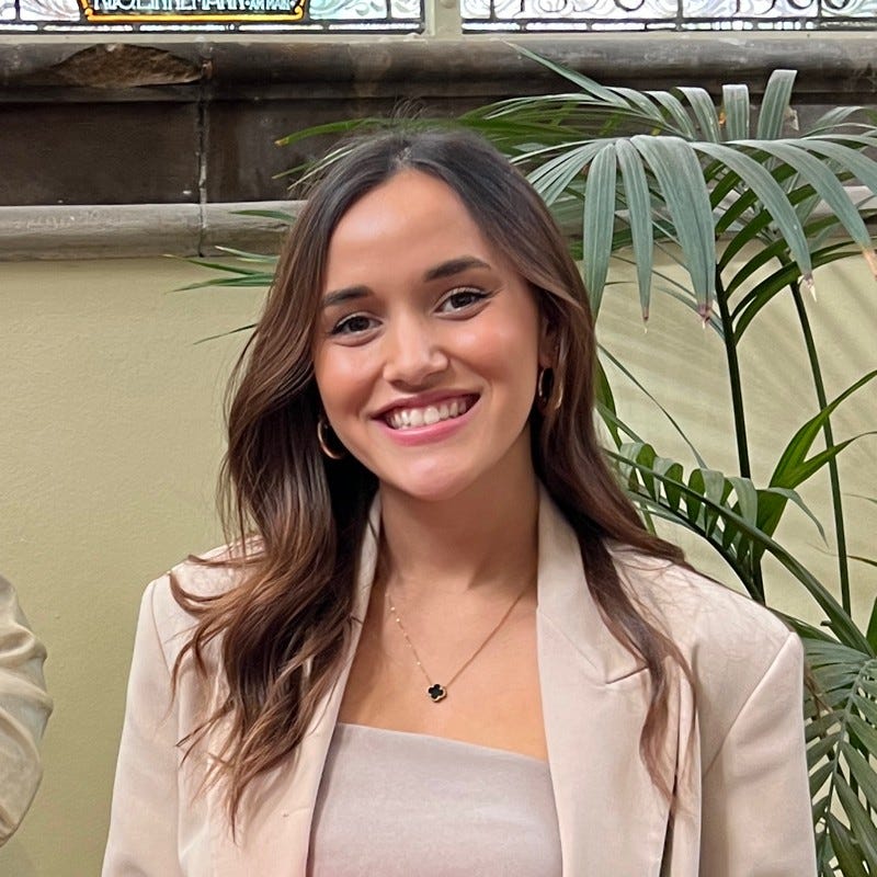Eline van der Velde – Medium