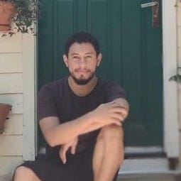Dan Moura – Medium