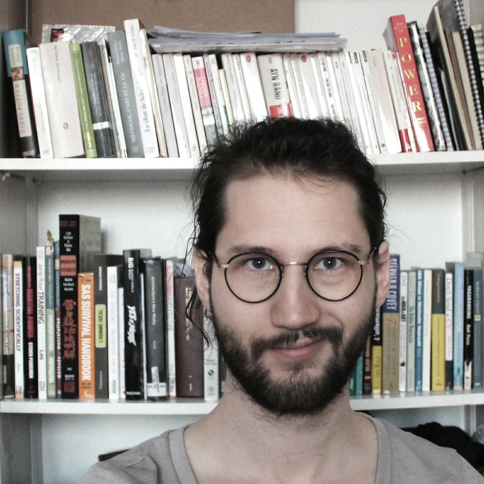 Léon Hollender – Medium
