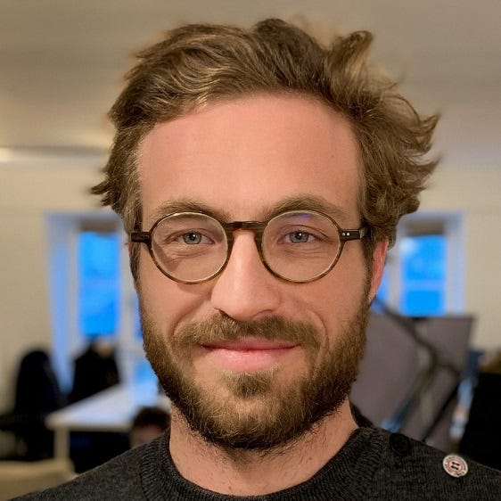 Eliott Siegler – Medium