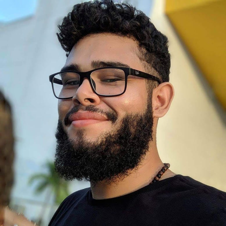 Victor Farias de Oliveira – Medium