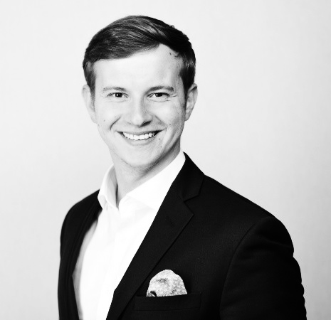 Alex Schukin – Medium