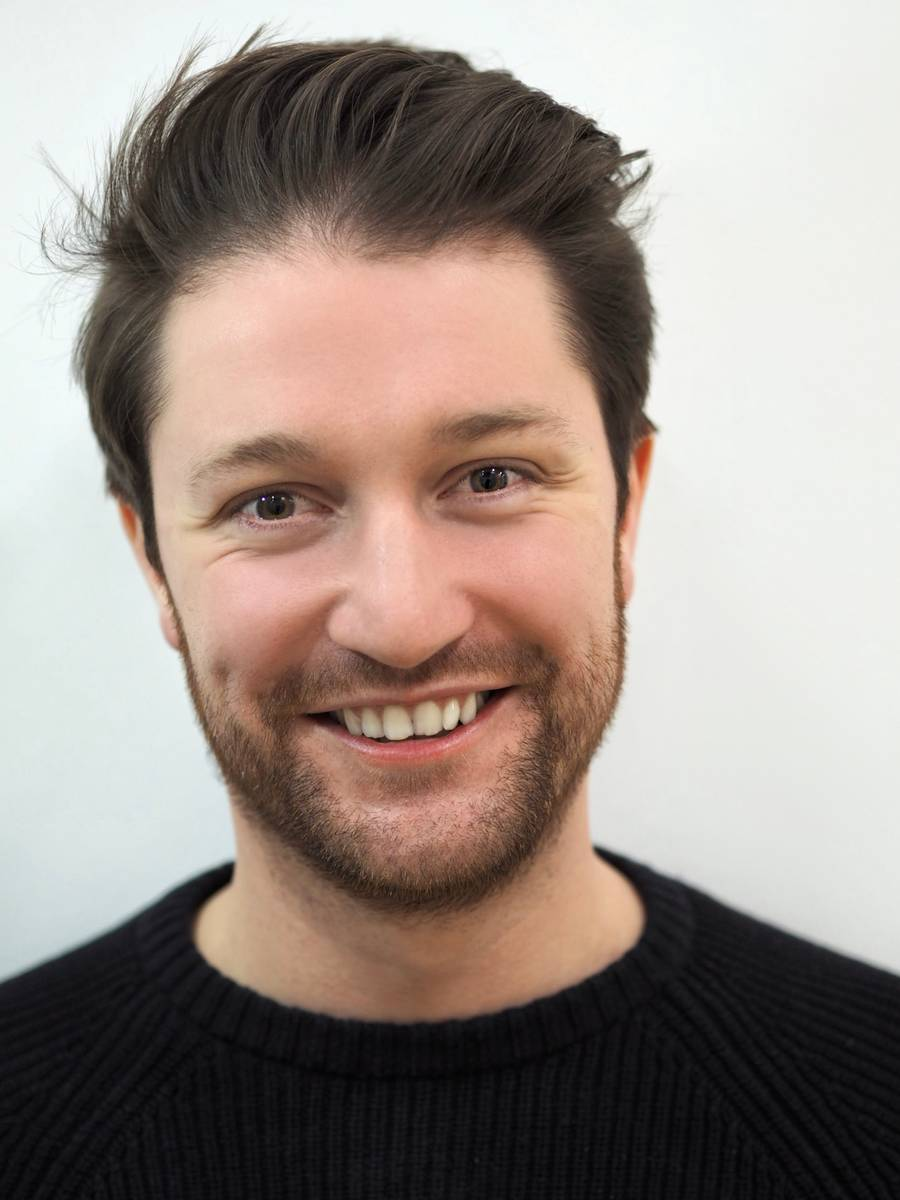 Andrew Earnshaw – Medium