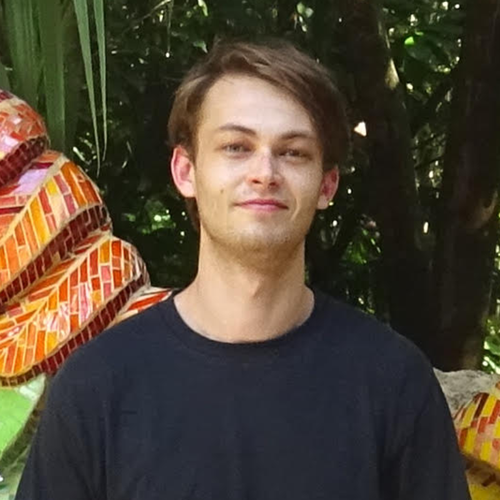 Jamie Holmes – Medium