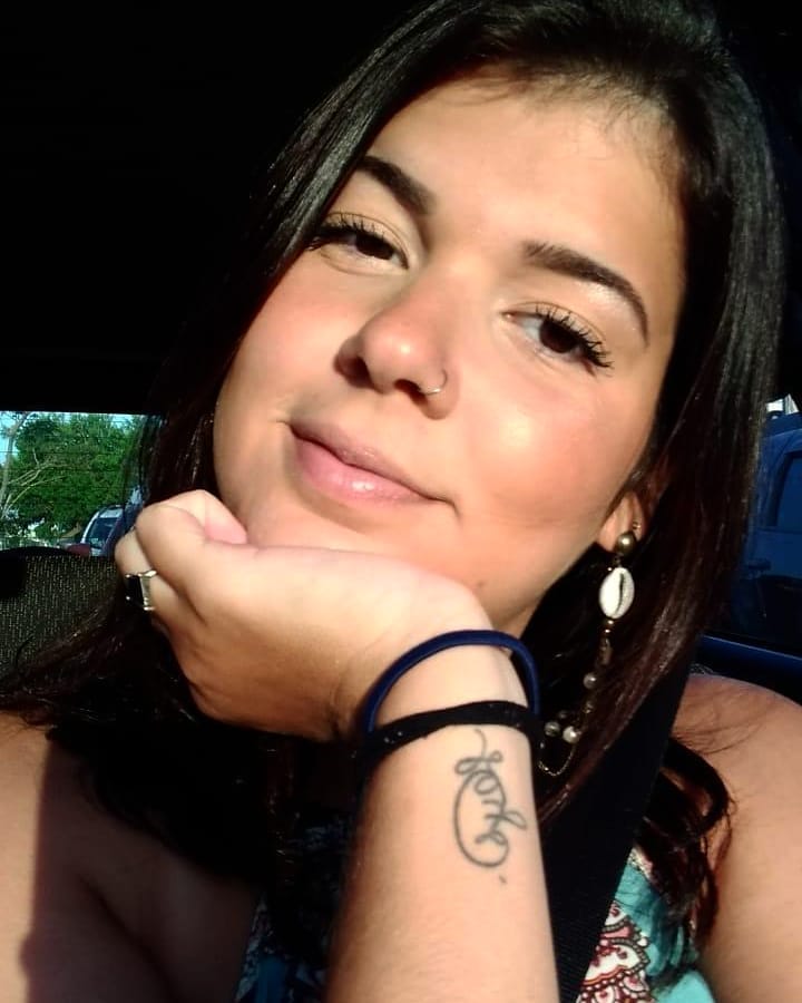 Laura Xavier – Medium
