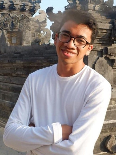 Hans Pasaribu – Medium
